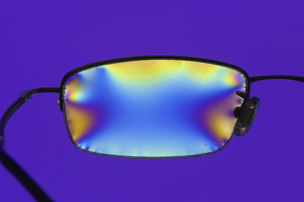 Polarised glasses counter IOL glistening? - eyeonoptics