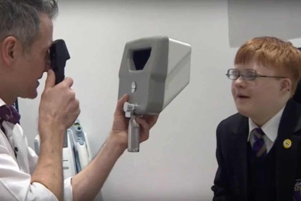 Refraction with distraction - nzoptics