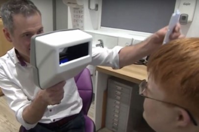 Refraction with distraction - nzoptics